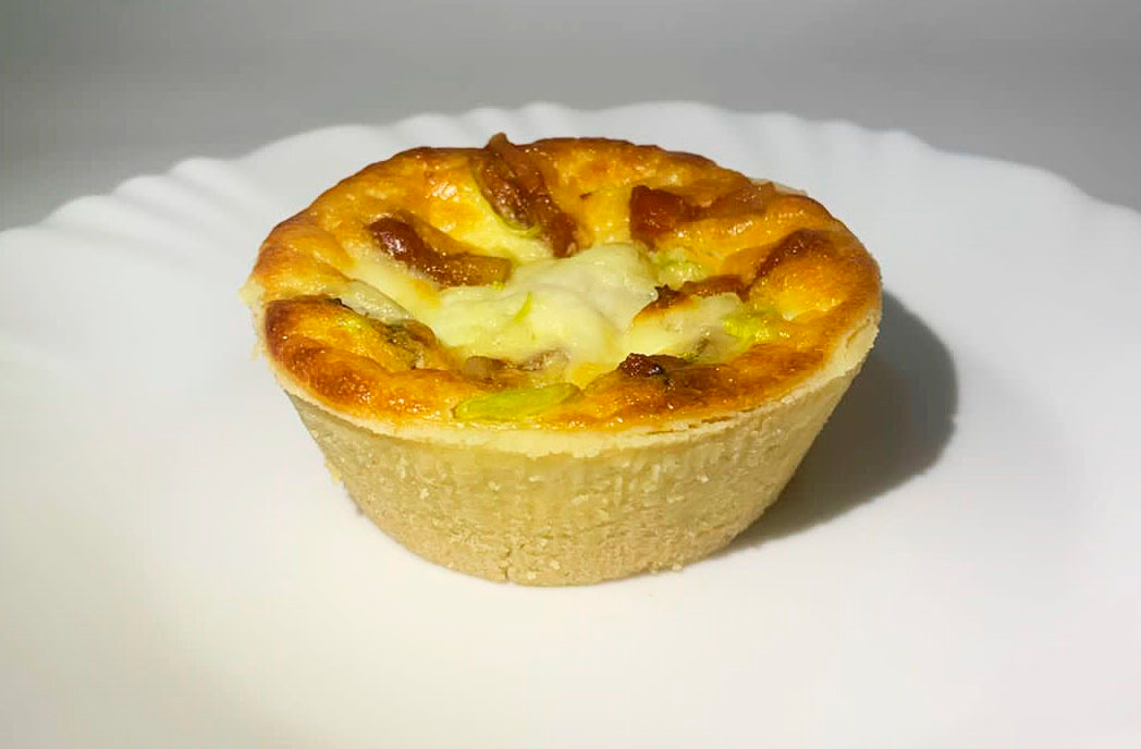 Empada de Queijo Com Alho Poró e Bacon